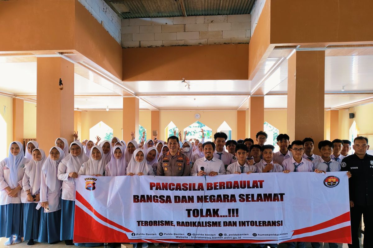 Polda Banten edukasi siswa Madrasah di Serang guna tangkal radikalisme - ANTARA News Banten