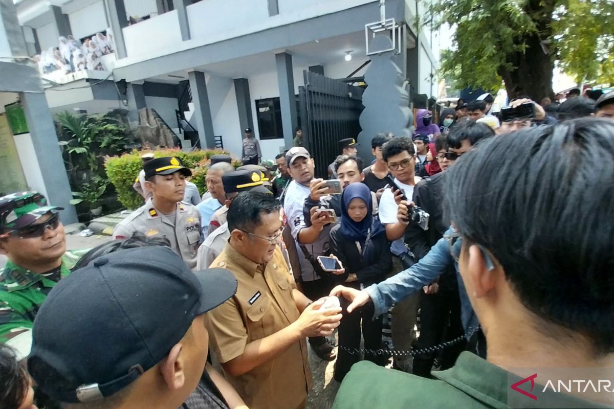 Pelajar SMAN 4 Kota Serang gelar aksi dugaan kasus pelecehan seksual - ANTARA News Banten