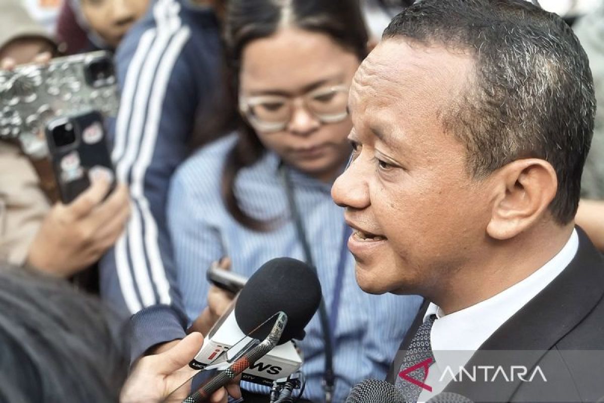 Bahlil ikuti Prabowo sebut Golkar juga "adik-kakak" dengan PDIP ...