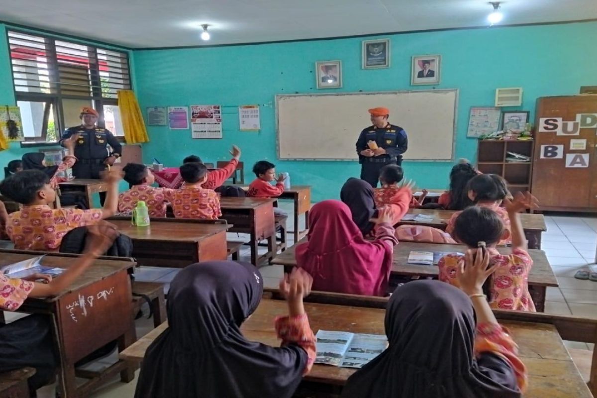 KAI Daop 6 Yogyakarta lakukan sosialisasi dan berikan bantuan CSR ...