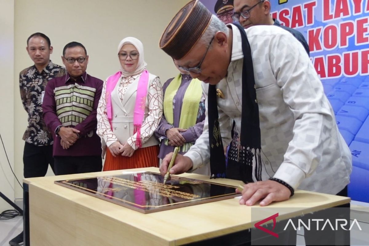 Bupati Gorontalo resmikan gedung PLUT UMKM di Telaga - ANTARA News ...