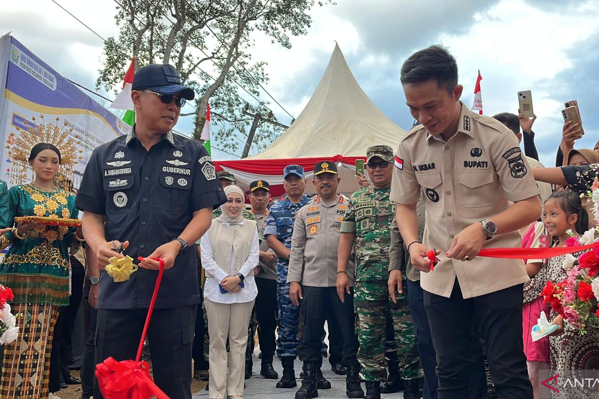 Gubernur Sultra resmikan jembatan bailey Rp3,1 miliar di Konawe Utara - ANTARA News Sulawesi ...