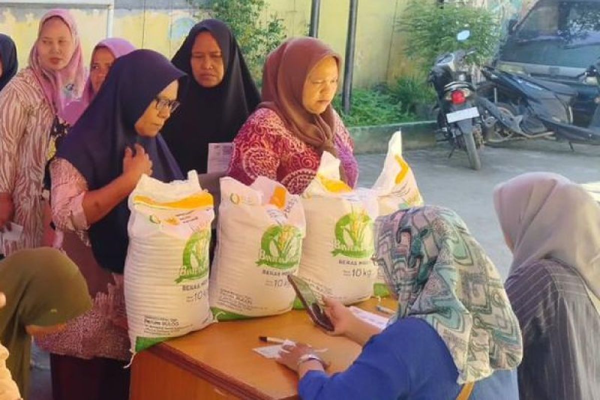 Bulog Sumut salurkan bantuan pangan 6.000 ton untuk masyarakat - ANTARA News Sumatera Utara