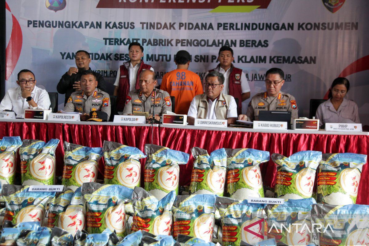 Polisi bongkar pabrik pengoplos beras premium di Sidoarjo, produksi 14 ton per hari sejak 2023 ...