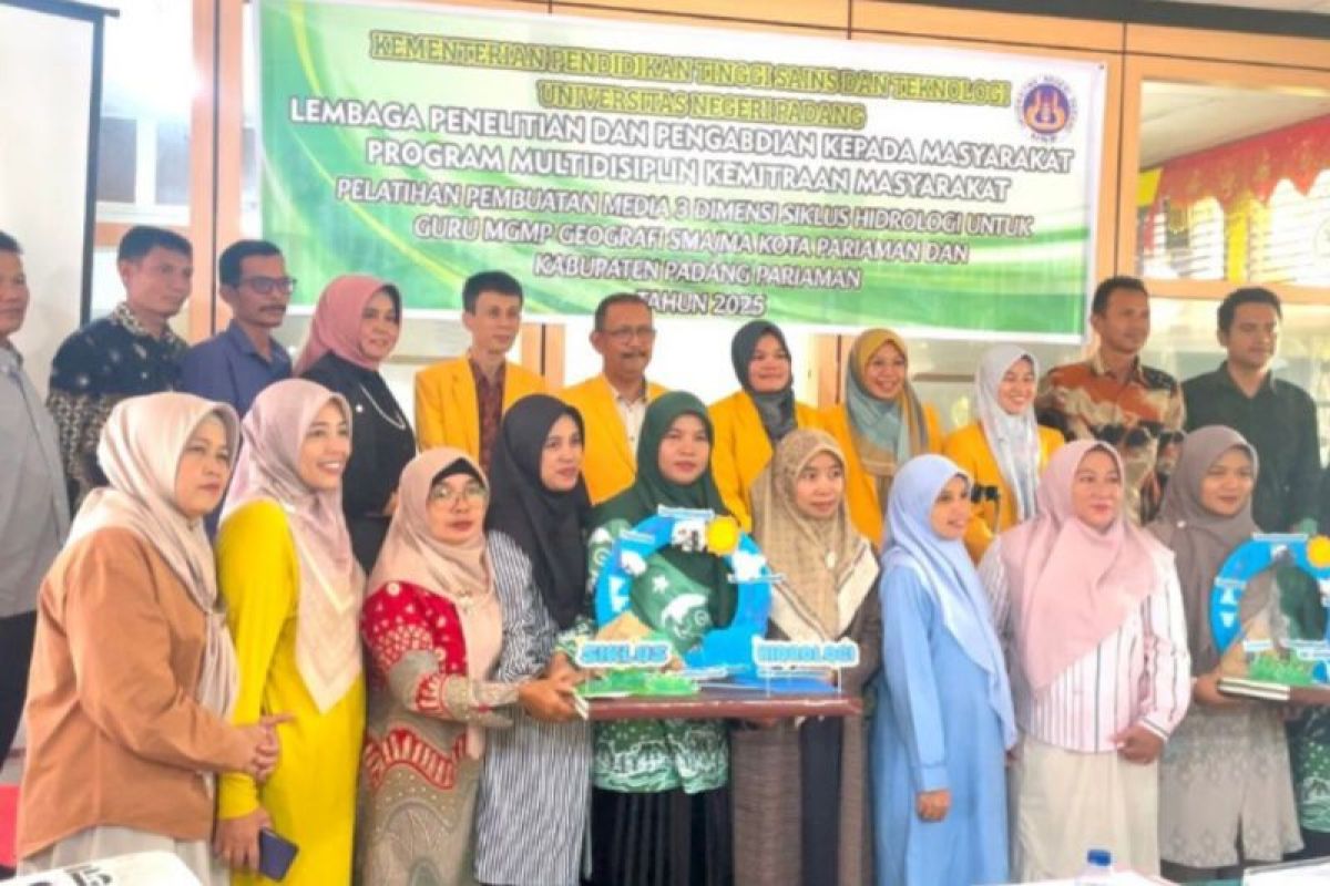 Departemen Geografi UNP latih penggunaan media 3D bagi guru di Pariaman ...