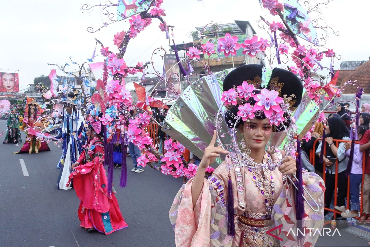 Spektakuler! Jember Fashion Carnaval Ke-23 usung tema Evoluxion ...