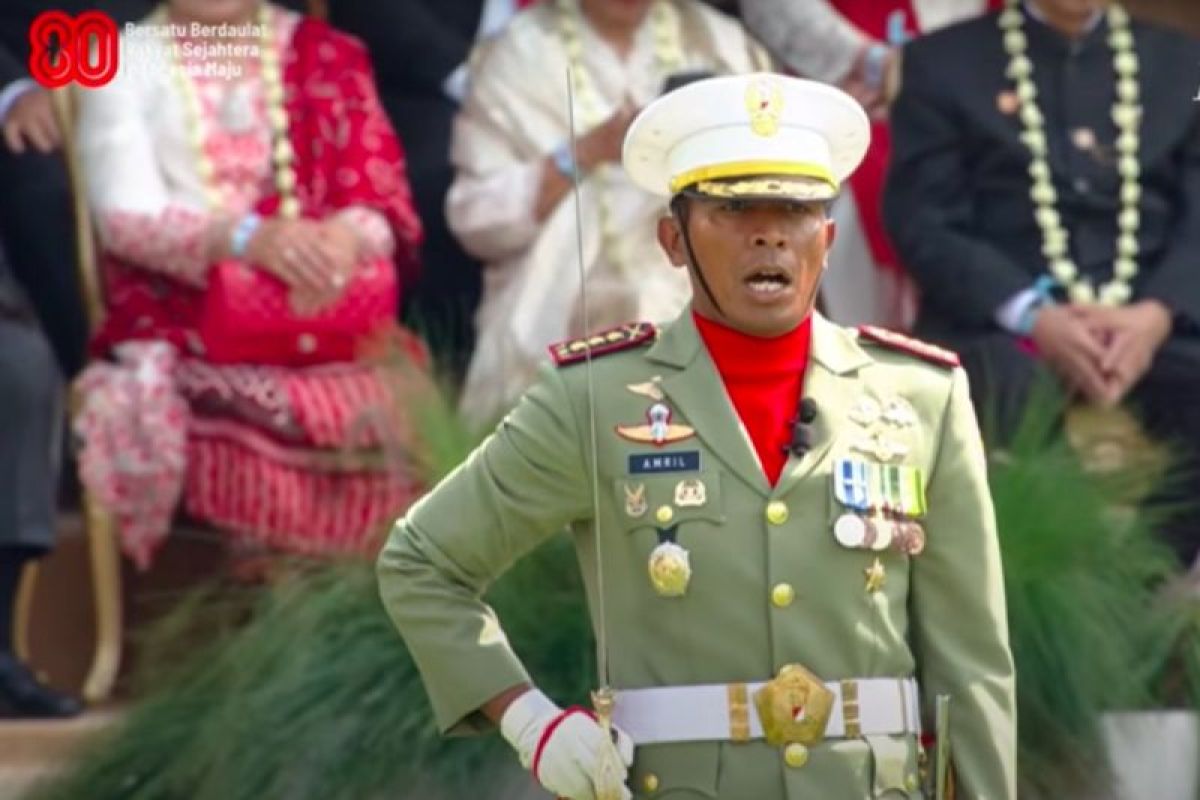 Putra Maluku Kolonel Amril Tehupelasury komandan upacara HUT ke-80 RI ...