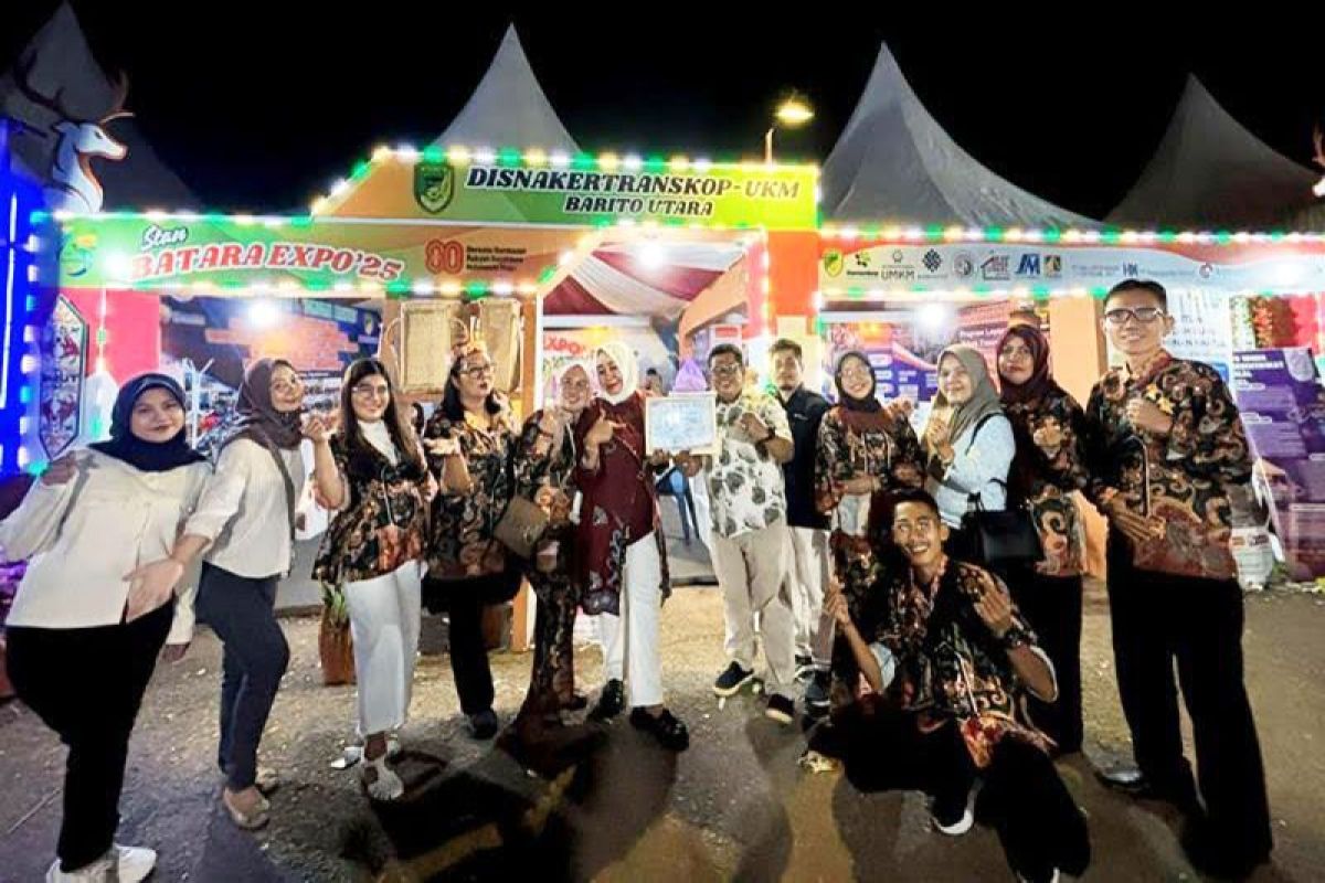 Dinas Nakertranskop UKM Barut raih juara 3 stan terbaik di Batara Expo ...