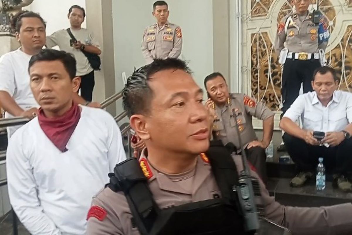 Polisi amankan tiga orang peserta unjuk rasa di Jambi - ANTARA News Jambi