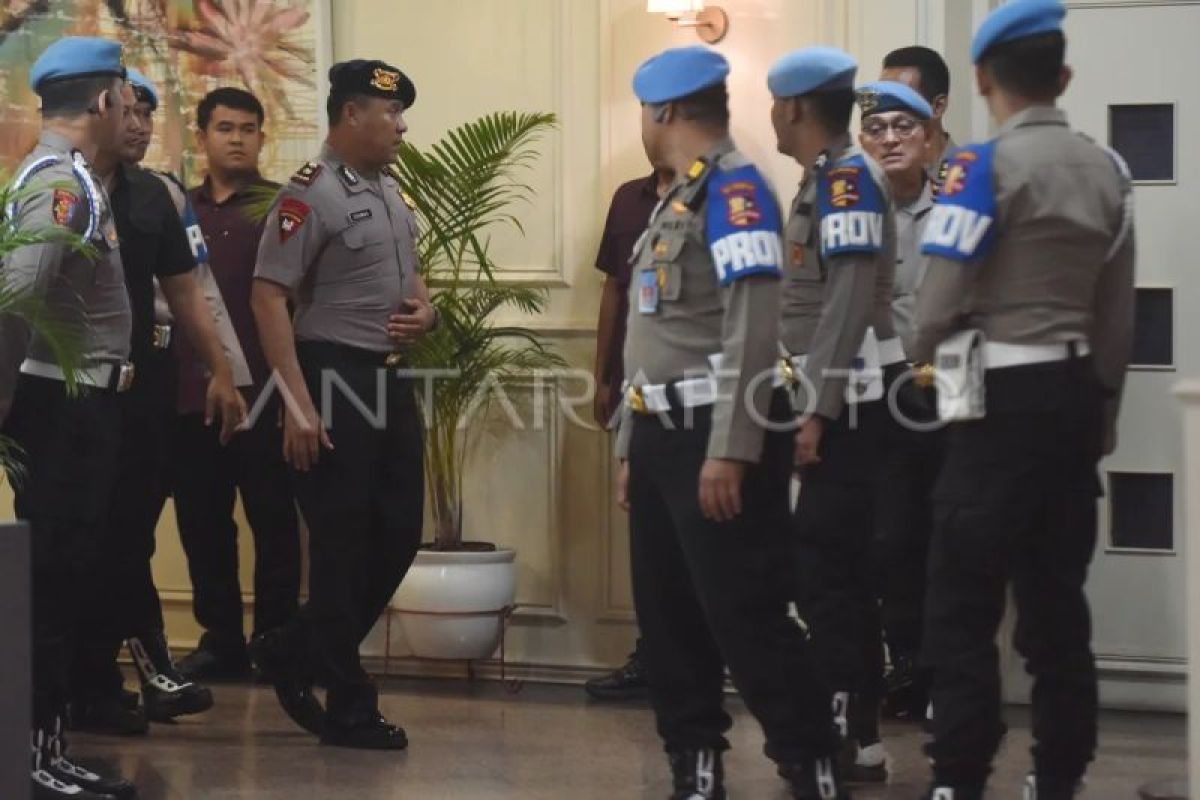 Foto: Sidang etik putuskan PTDH Kompol Cosmas Kaju Gae pada kasus rantis lindas ojol - ANTARA ...