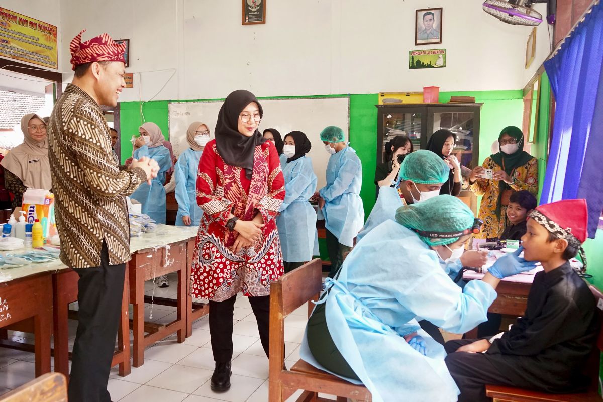 FKG Unjani layani kesehatan gigi 1.000 pasien - ANTARA News Megapolitan