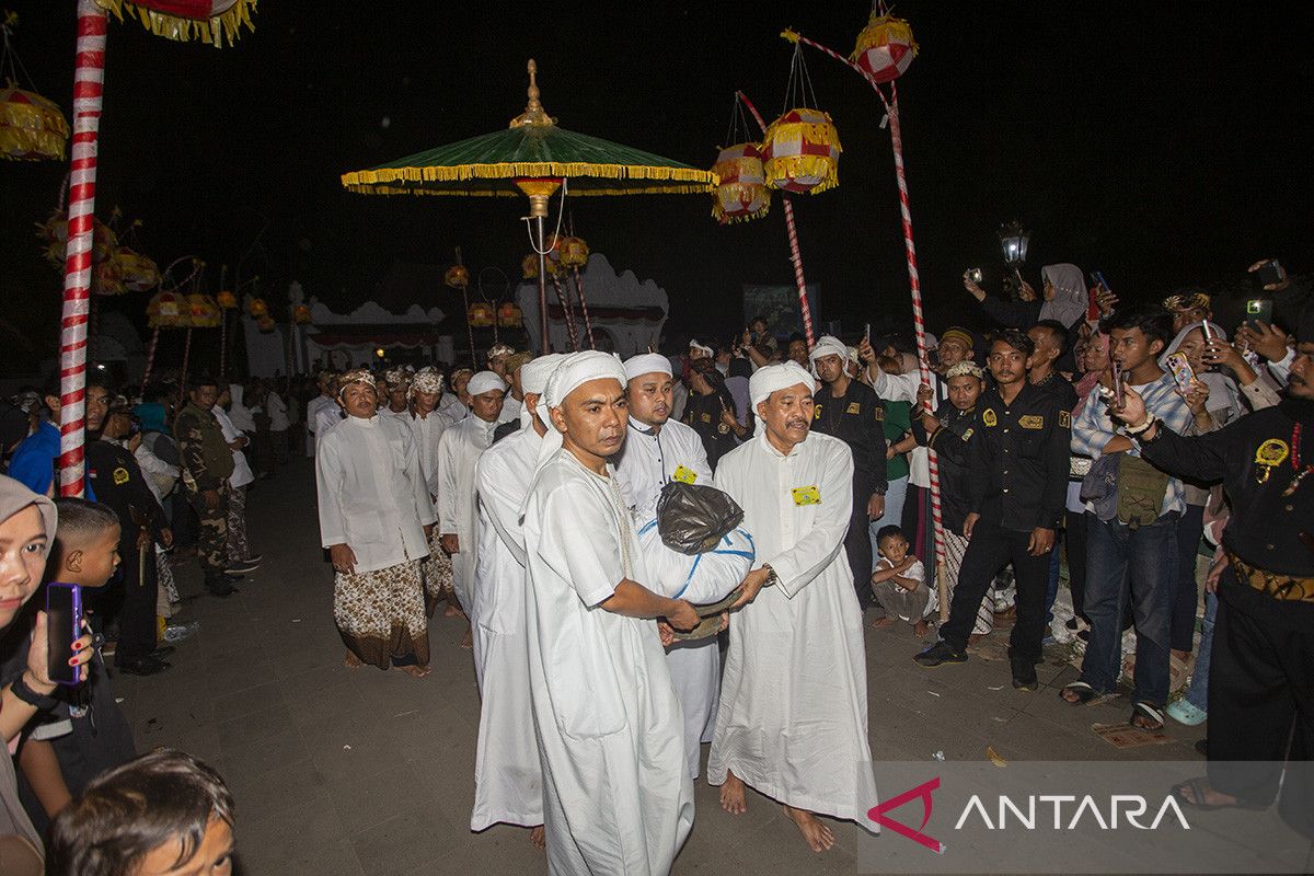 Tradisi panjang jimat keraton Kasepuhan - ANTARA News Jawa Barat