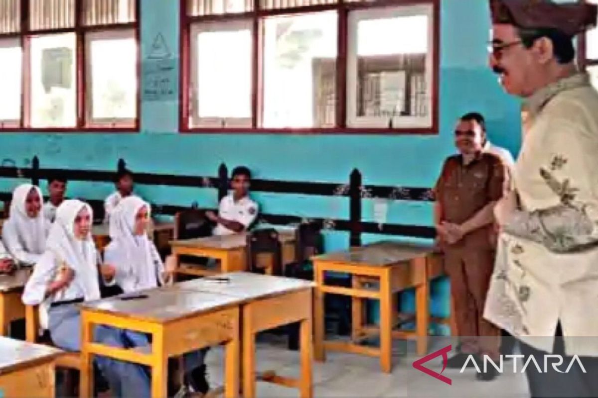 Gubernur Maluku motivasi siswa SMA di Buru wujudkan Generasi Emas - ANTARA News Ambon, Maluku