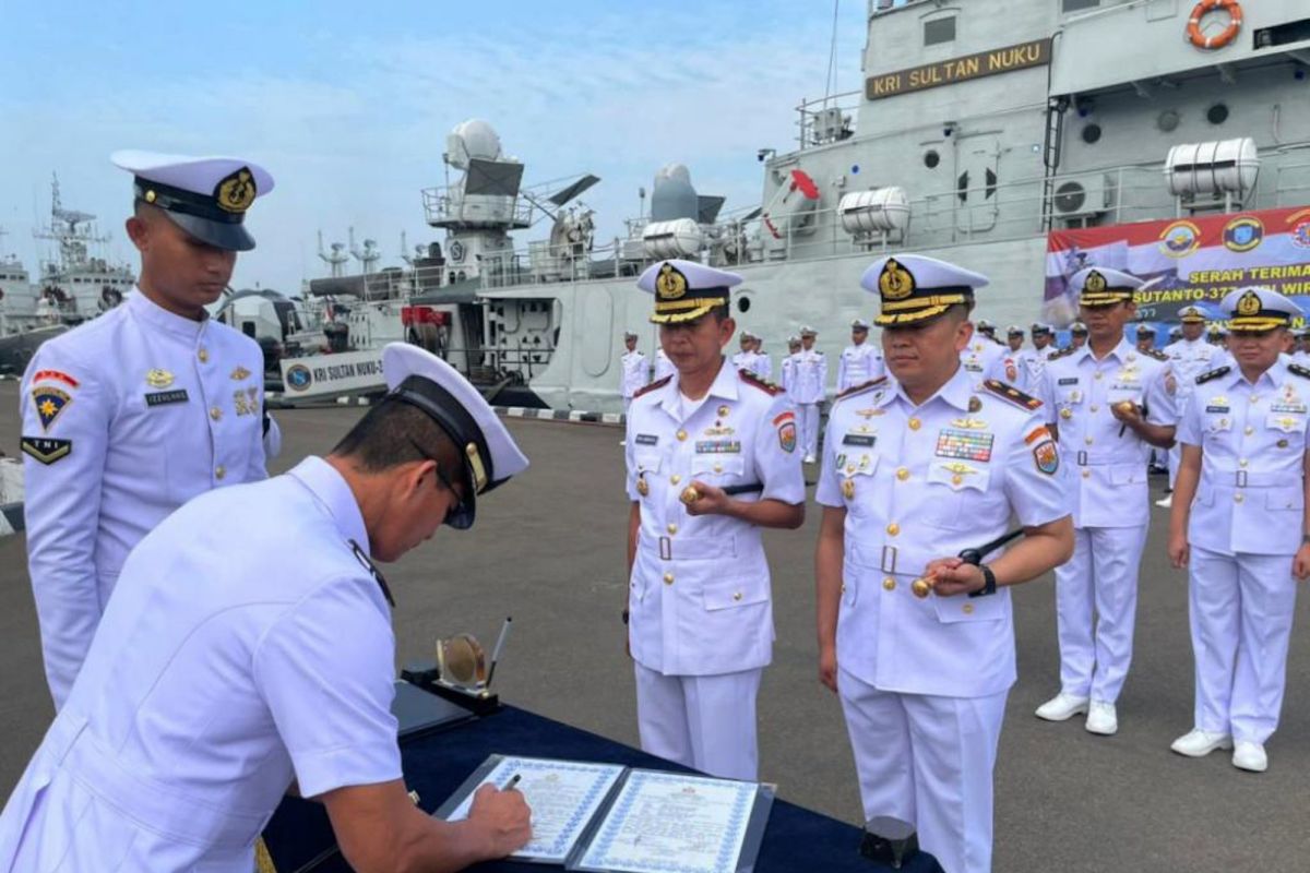 Mayor Laut Firman Cahyadi jadi komandan KRI Sutanto-377 - ANTARA News