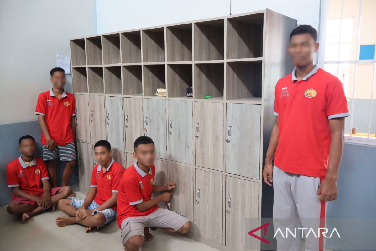 LPKA Kelas II Ambon beri pelatihan pembuatan mebel bagi anak binaan - ANTARA News Ambon, Maluku