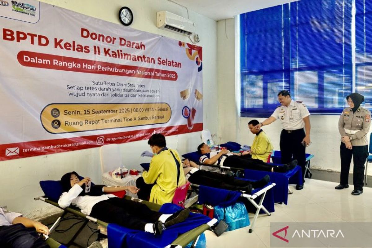 Harhubnas, UPT Kemenhub Kalsel donor darah bantu PMI penuhi stok darah - ANTARA News Kalimantan ...
