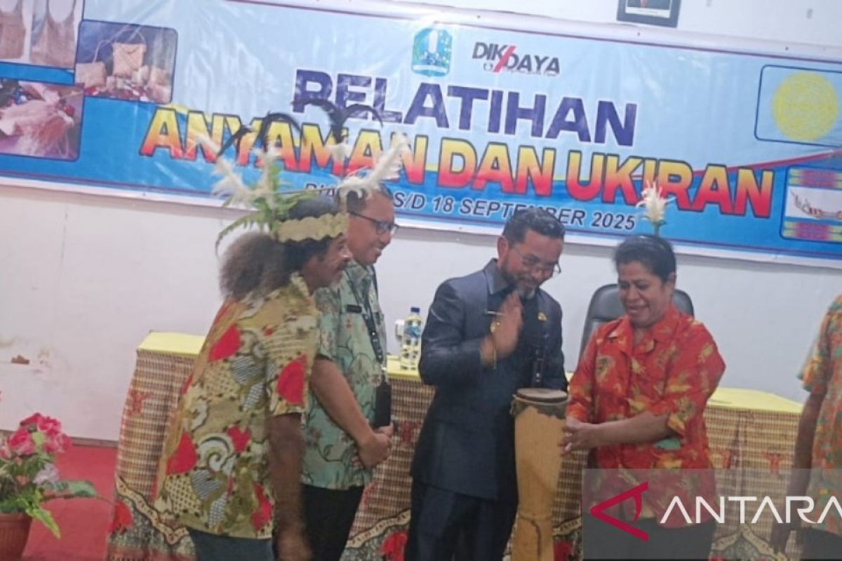 Disdikbud: Pelatihan anyaman-ukiran Suku Biak untuk lindungi budaya ...