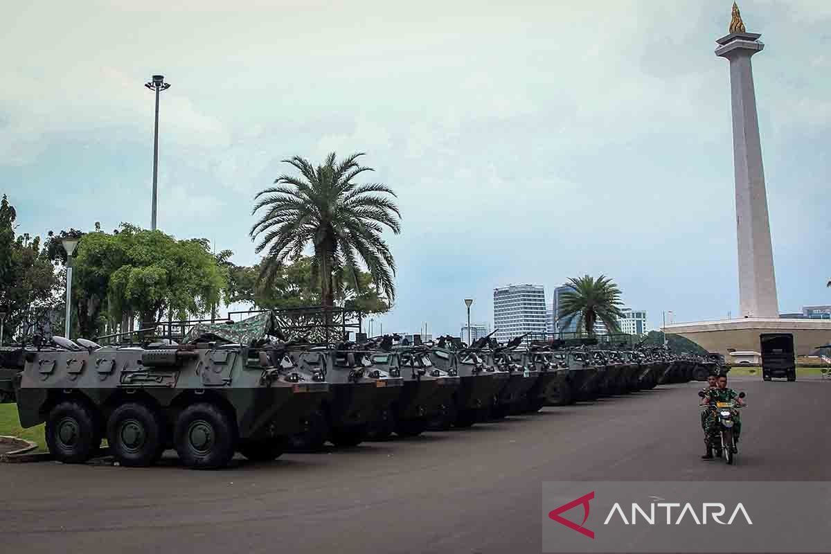 Persiapan defile alutsista memperingati HUT ke-80 TNI di Monas - ANTARA ...
