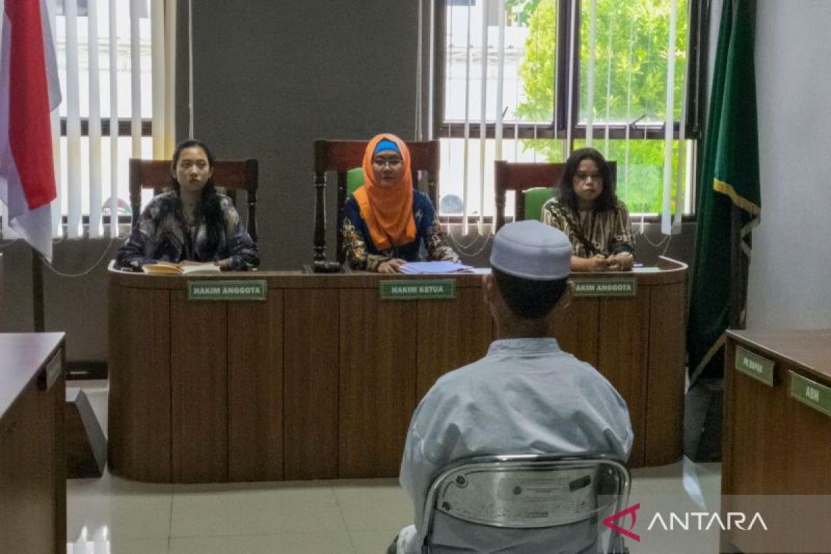 Pelaku pembunuhan santri di Ponpes HST divonis 7 tahun 6 bulan penjara - ANTARA News Kalimantan ...