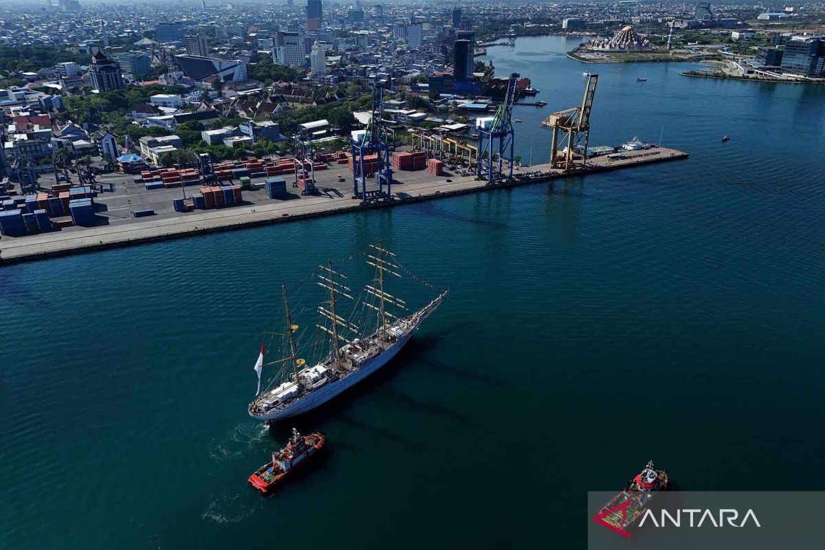 Empat hari di Makassar, KRI Bima Suci open ship dan edukasi bahari ...