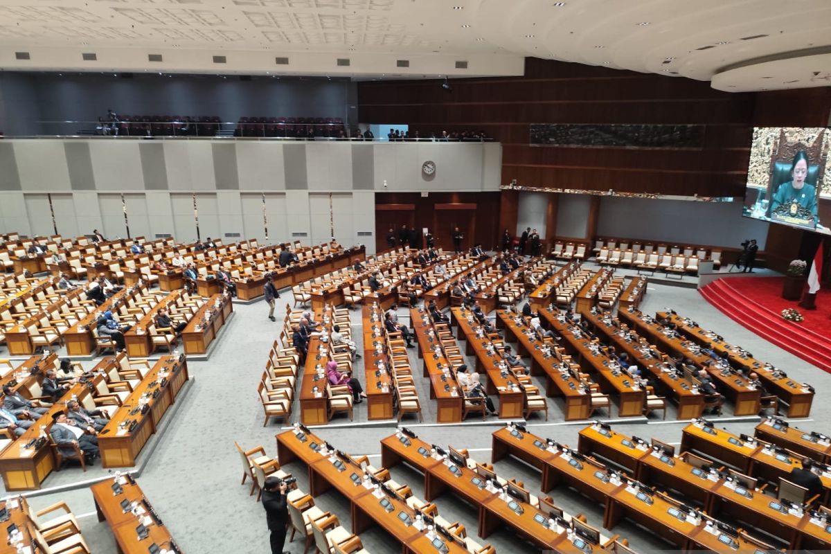 Rapat Paripurna DPR setujui perubahan RUU Prolegnas dan prioritas 2025 - ANTARA News