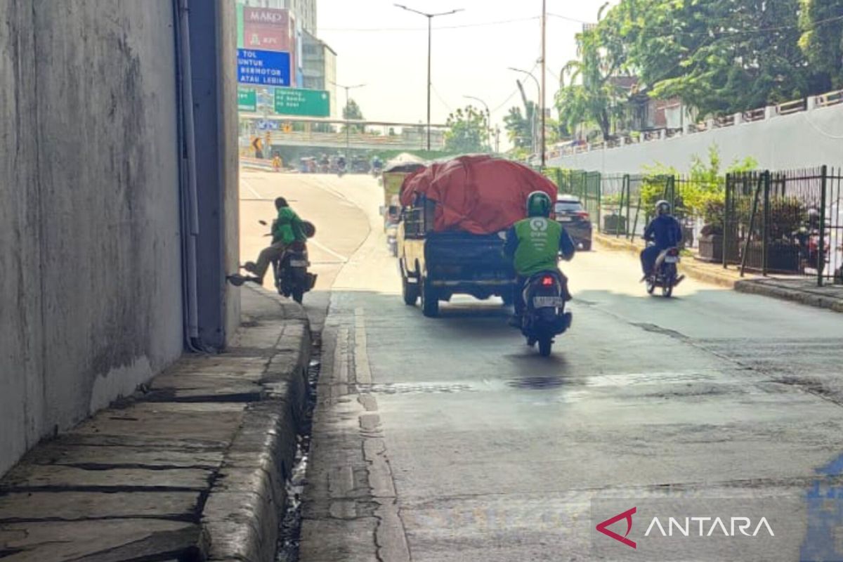 Warga keluhkan jalan rusak dan rembesan air di underpass DI Panjaitan - ANTARA News