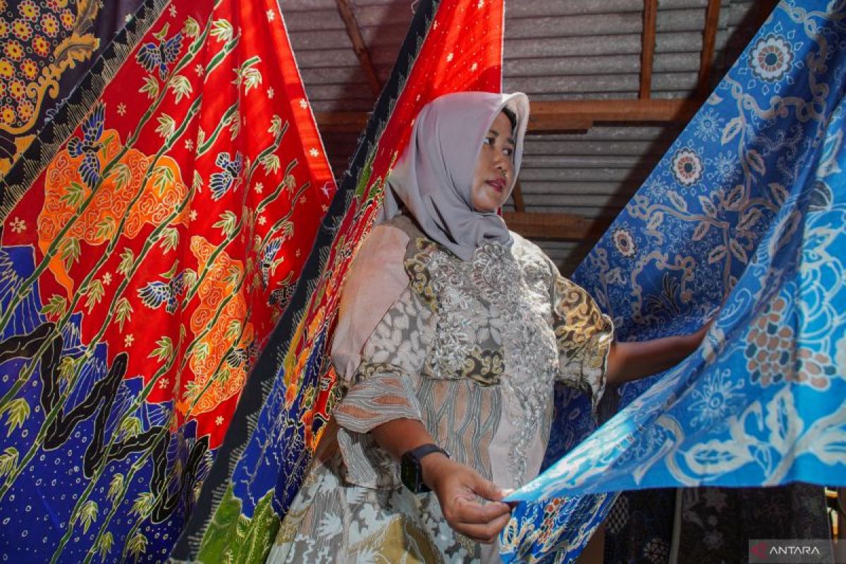 Batik pewarna alami khas Lumajang - ANTARA News Jawa Timur