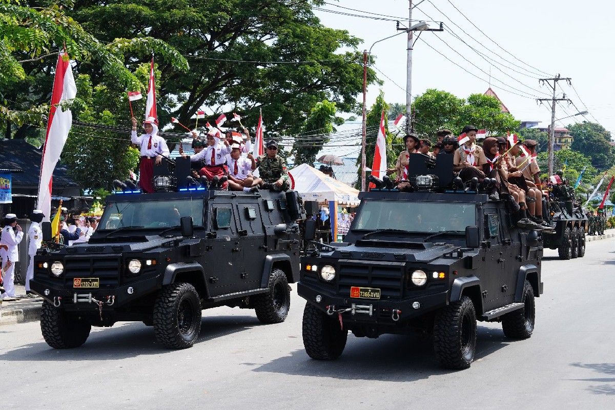 Warga Jayapura antusias saksikan peringatan defile HUT TNI - ANTARA News Papua