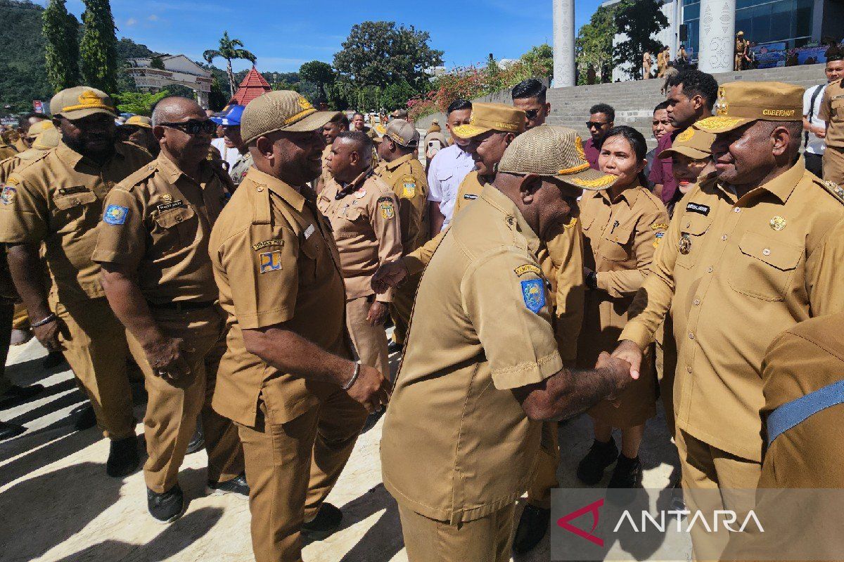 Gubernur Papua Fakhiri ingatkan ASN pola bekerja birokrasi harus lebih ...