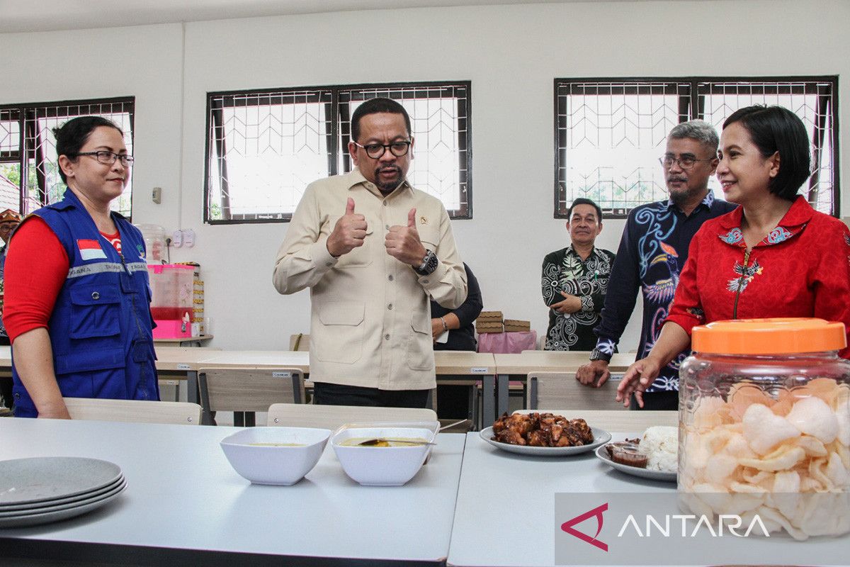 Kepala Staf Kepresidenan tinjau Sekolah Rakyat Palangka Raya - ANTARA ...