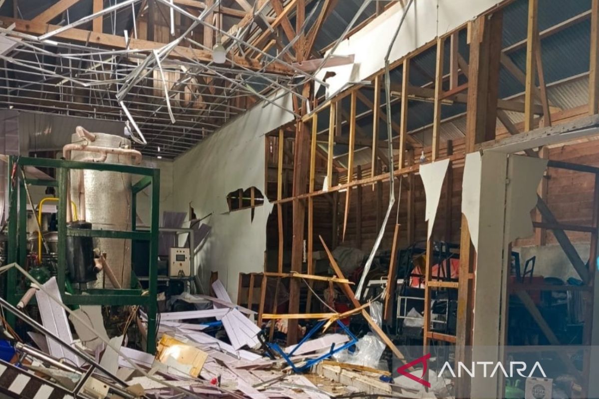 Flash: Dua pekerja terluka akibat ledakan di pabrik es di Aceh Barat - ANTARA News