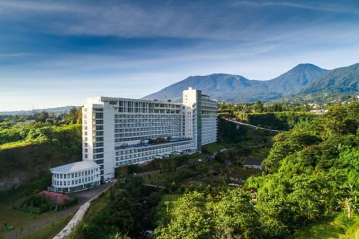 Le Eminence Hotel Convention & Resort Ciloto - Puncak raih dua ...