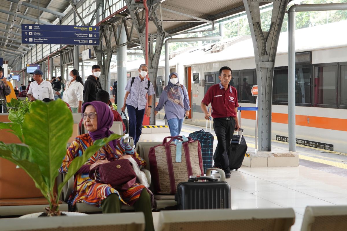 26 KA Berhenti di Jatinegara dan 35 KA Berhenti di Lempuyangan Jelang ...