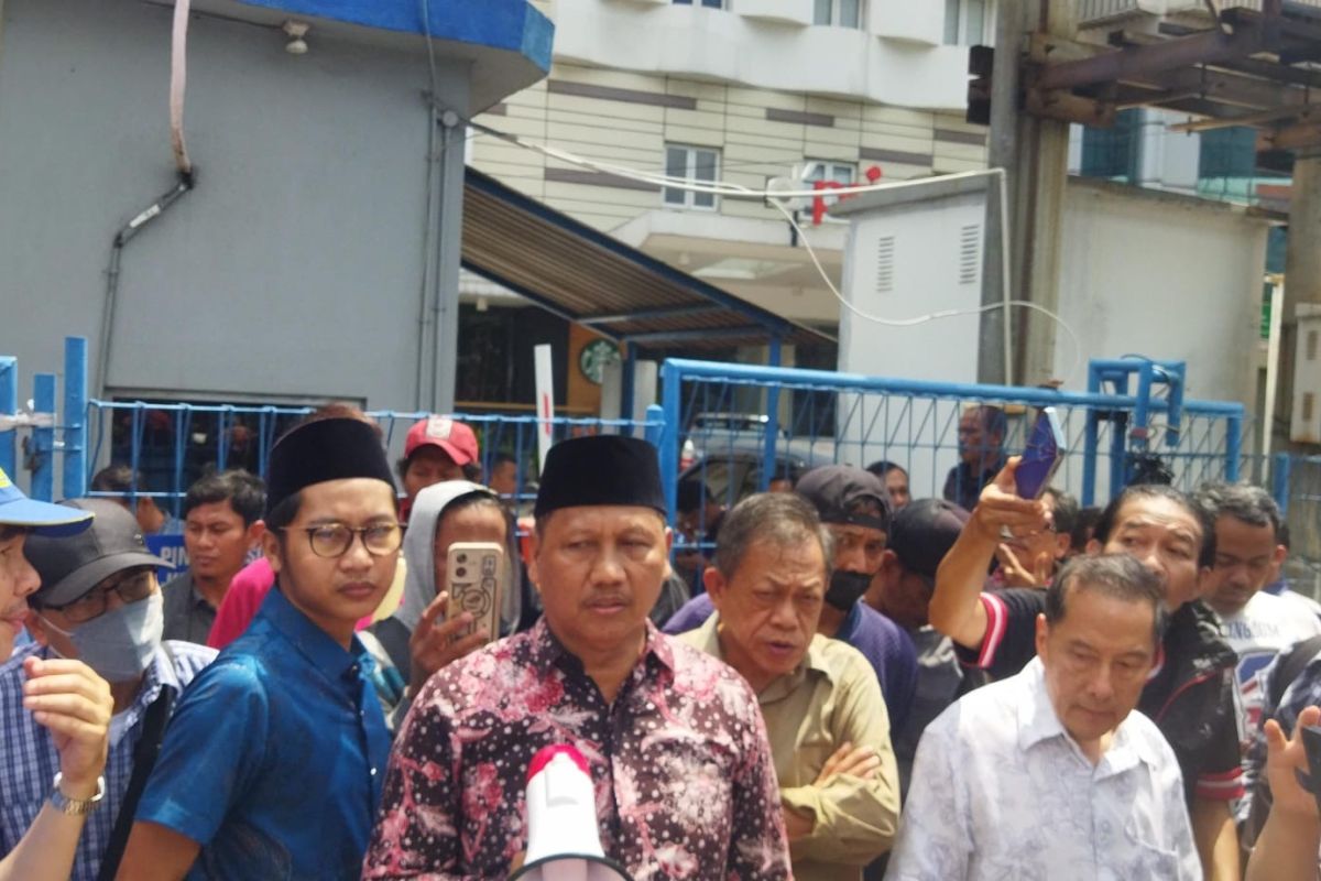 Kantor ruko di Pademangan digembok, ratusan pekerja gelar unjuk rasa ...