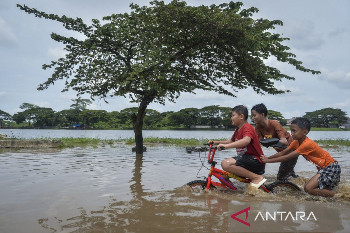 Banjir akibat luapan Situ Bulakan di Tangerang - ANTARA News Banten