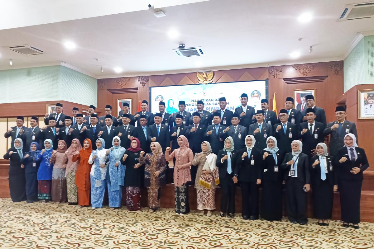 Muhidin lantik 11 pejabat, setiap 6 bulan dievaluasi - ANTARA News ...