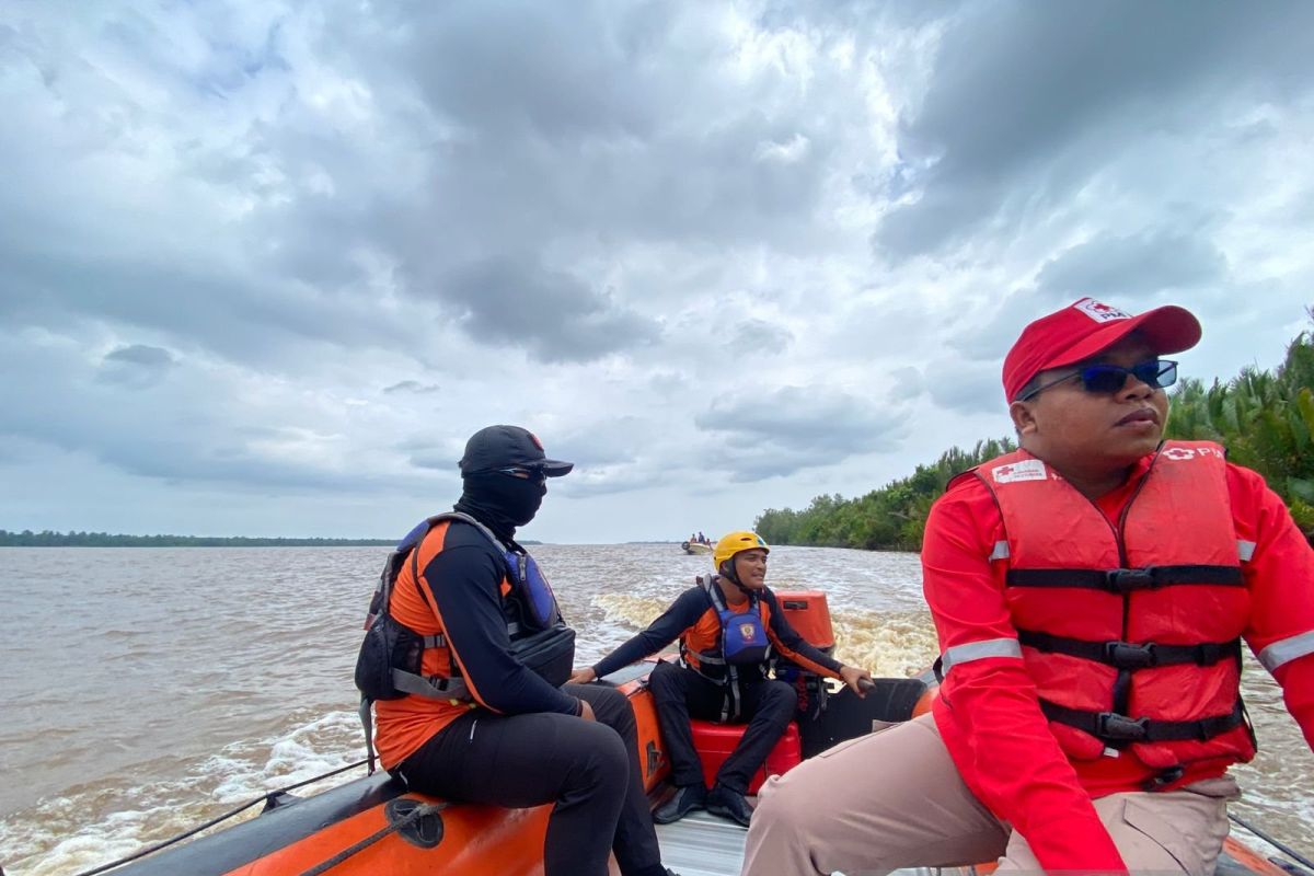 Tim SAR temukan satu korban kecelakaan kapal di Sungai Pengabuan Jambi ...
