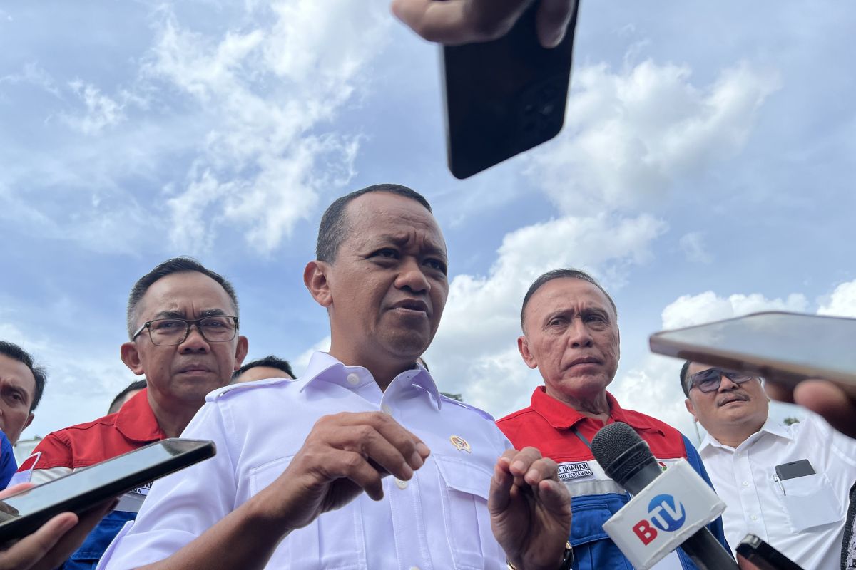 Bahlil: Impor solar untuk SPBU swasta disetop di 2026 - ANTARA News ...