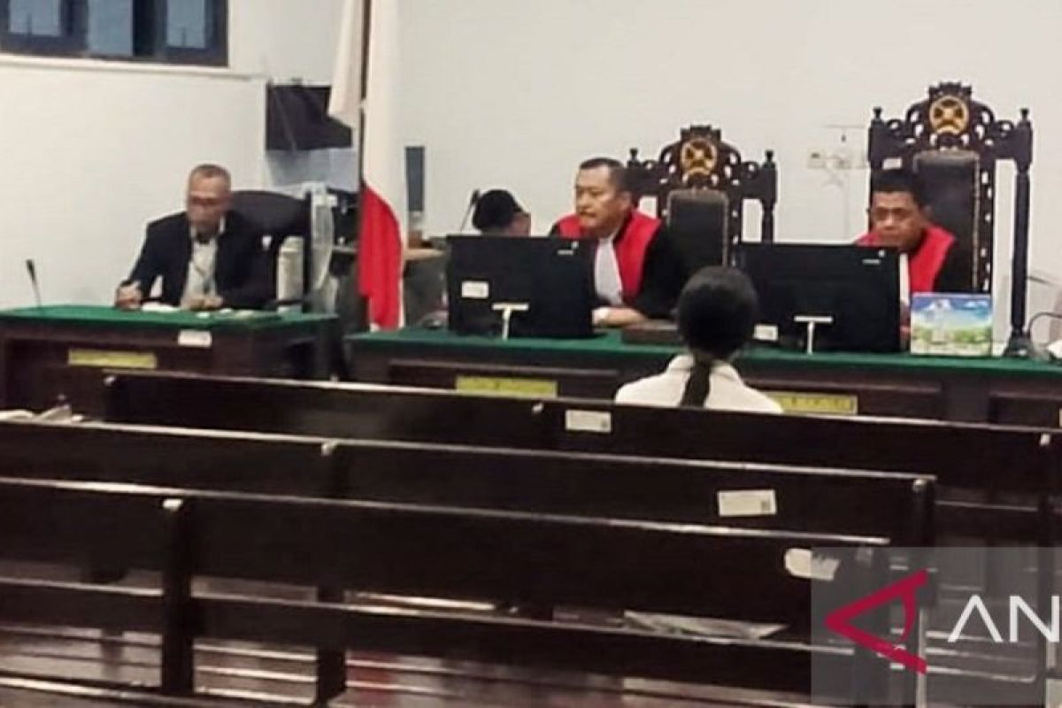 Korupsi dana BOS, Jaksa tuntut Kepala SMPN 9 Ambon delapan tahun enam ...