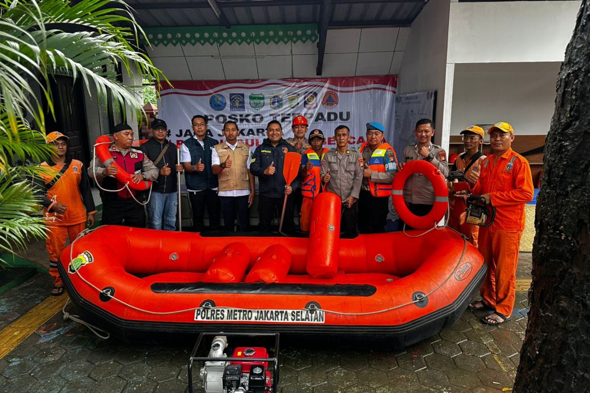 Polsek Mampang siapkan posko terpadu antisipasi banjir - ANTARA News