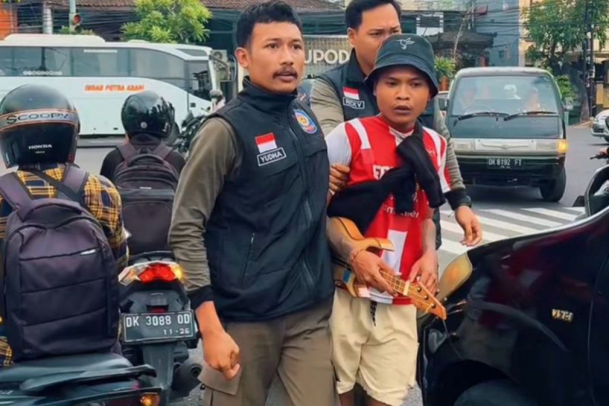 Sebanyak 18 badut dan pengemis ditertibkan Satpol PP Denpasar - ANTARA ...