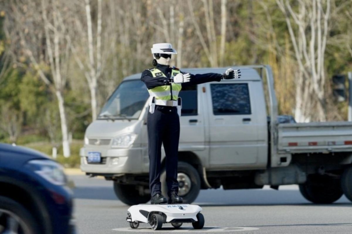Debut AiMOGA Intelligent Police Unit R001, Sambut Era Baru dalam ...