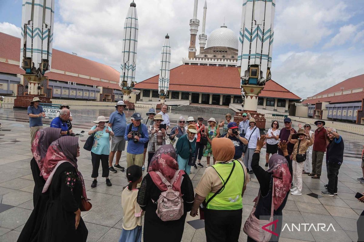 Dua kapal pesiar merapat di Jateng, ribuan turis jelajahi objek wisata ...