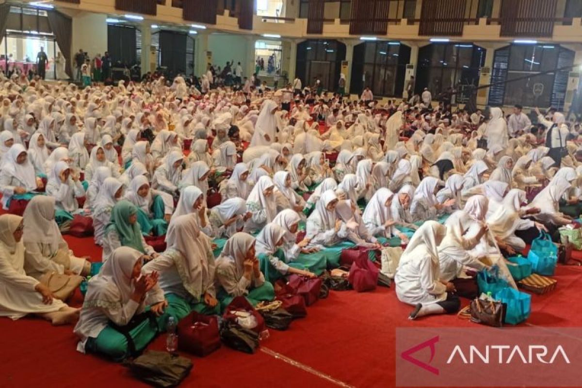 KH Abdul Wahab Turcham tanamkan pendidikan karakter - ANTARA News Jawa ...