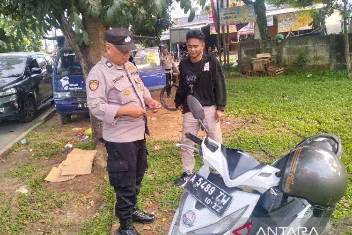 Polisi Tangerang razia debt collector yang kerap resahkan warga ...