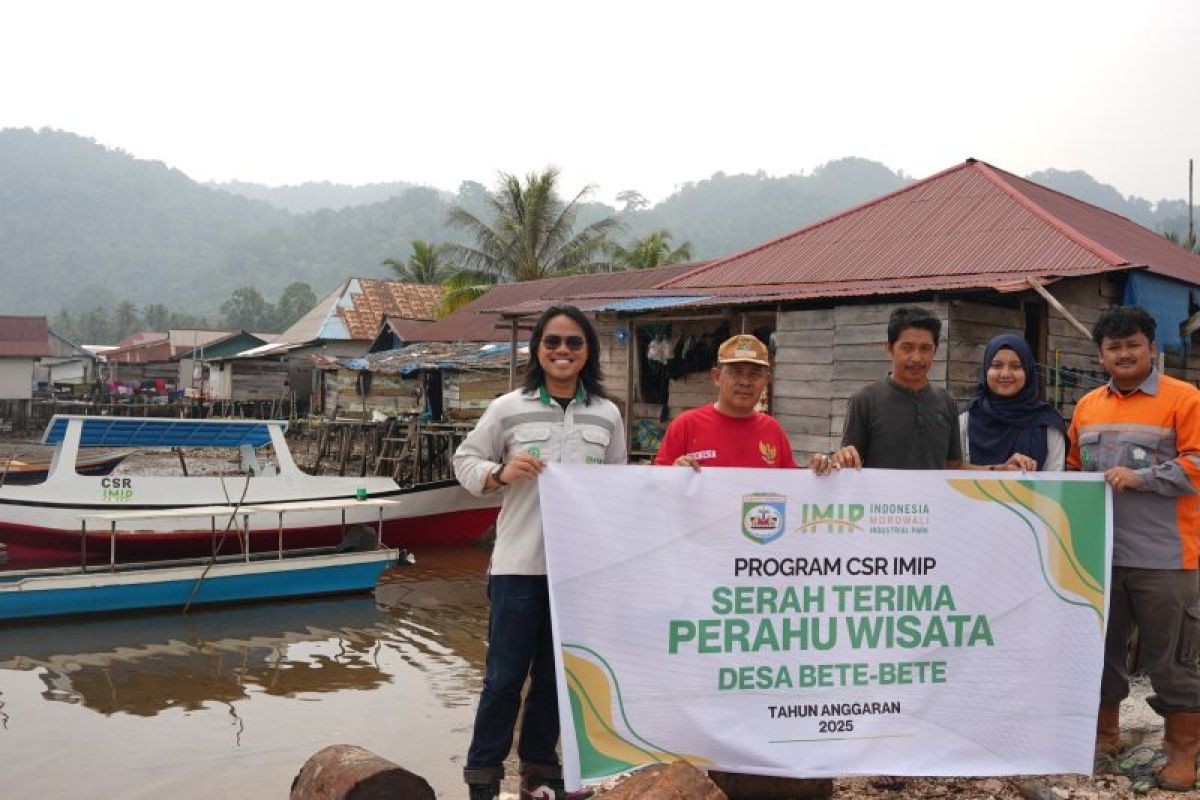 IMIP berikan bantuan perahu untuk pengembangan wisata di Desa Bete-bete ...
