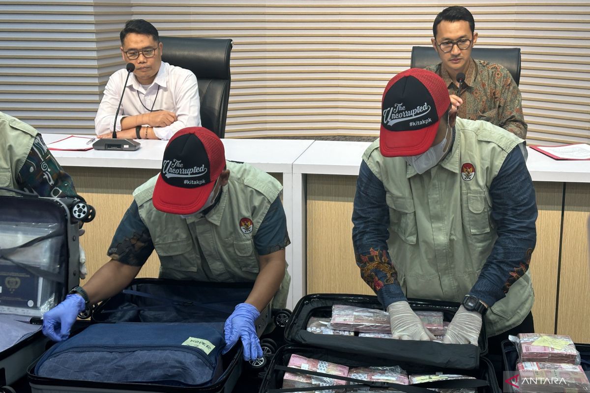 KPK tahan Budiman Bayu, tersangka ketujuh kasus suap impor barang KW ...