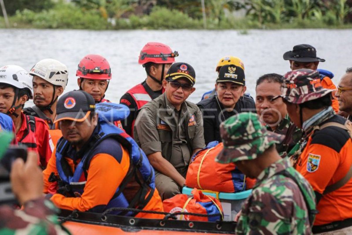 Kepala BNPB Letjen TNI Dr. Suharyanto di mata senator Lia Istifhama ...