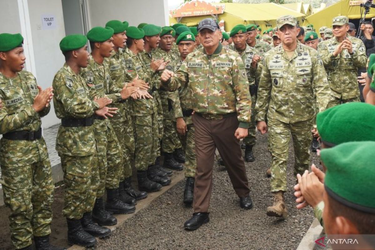 Menhan tinjau satuan baru TNI di Lamongan, ini target besarnya - ANTARA ...
