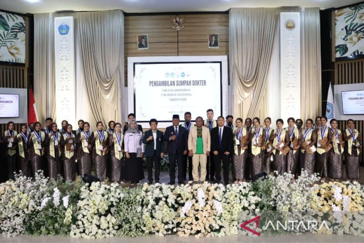 Unpatti Ambon kukuhkan 29 dokter untuk pemerataan kesehatan di wilayah ...